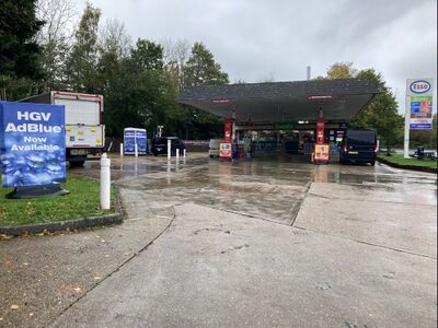 Services on the M23 and A23 - Motorway Services, M23 | service station info