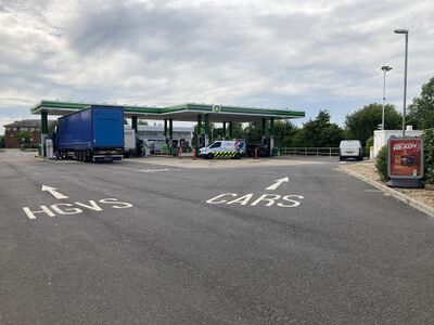 Services on the A421 - Motorway Services, A421 | service station info
