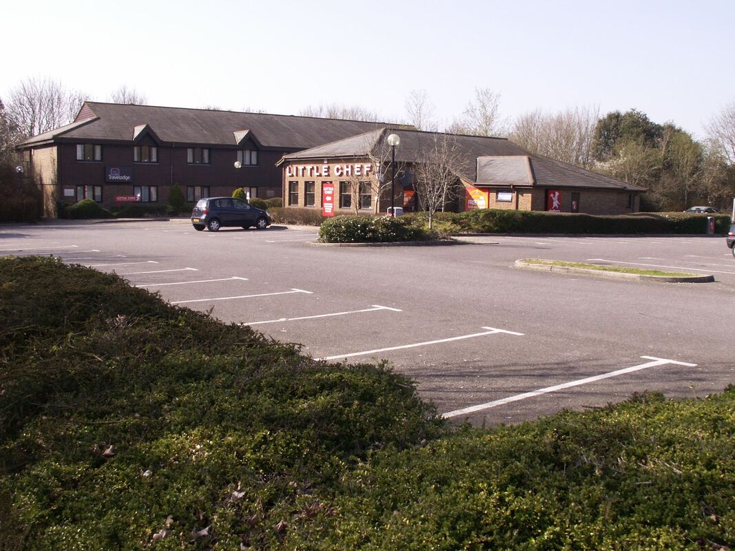Photo: Emsworth Little Chef building.jpg - Motorway Services Online ...