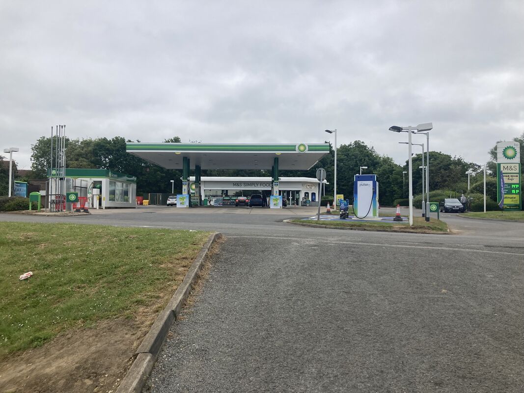 Sixfields services - Motorway Services, Sixfields | service station info