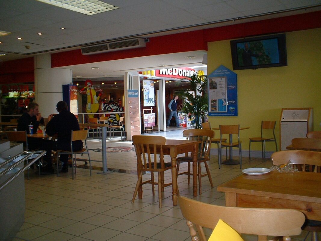 Photo: Woodall restaurant.jpg - Motorway Services Online: File:Woodall ...