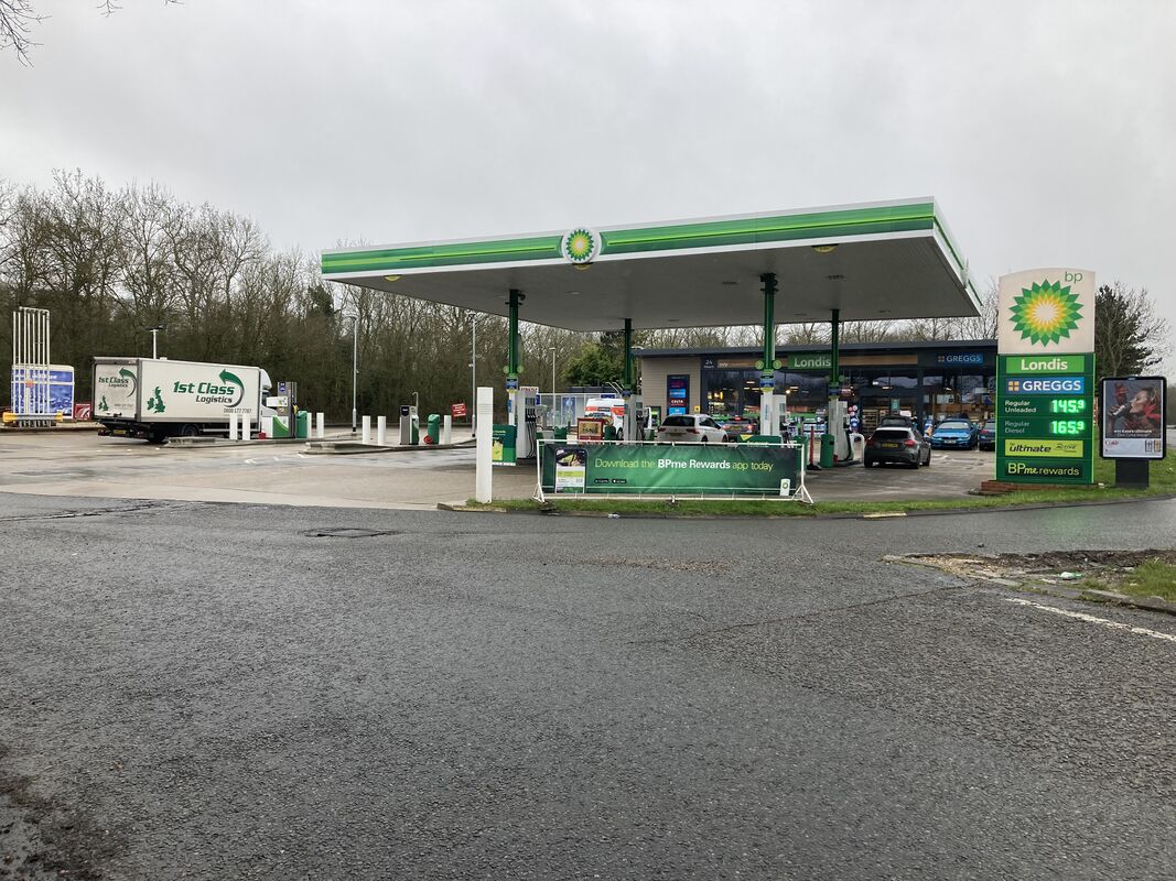 Swallowfield services - Motorway Services, Swallowfield | service ...