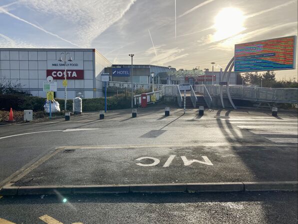 Thurrock services map and directions - Motorway Services, Map:Thurrock ...