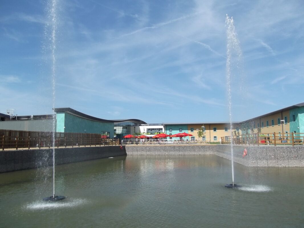 Photo: Cobham Back and Fountains.jpg - Motorway Services Online: File ...