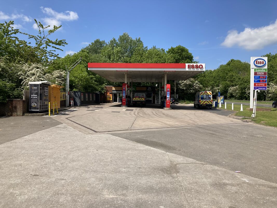 Oak services - Motorway Services Online: Oak motorway service station