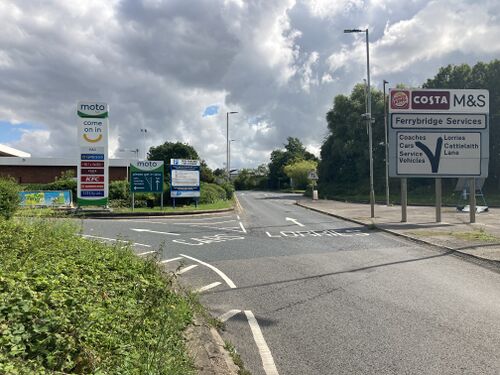 Ferrybridge services - Motorway Services Online: Ferrybridge motorway ...