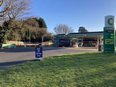 Services on the M23 and A23 - Motorway Services Online: M23 motorway ...