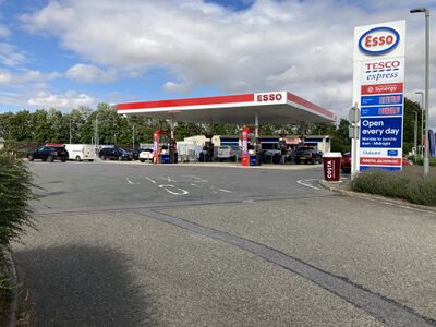 Services on the A40 - Motorway Services, A40 | service station info