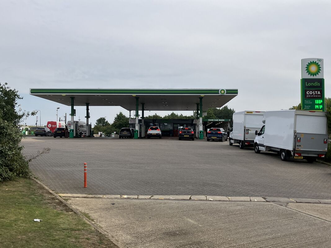 Grange Farm services - Motorway Services Online: Grange Farm motorway ...