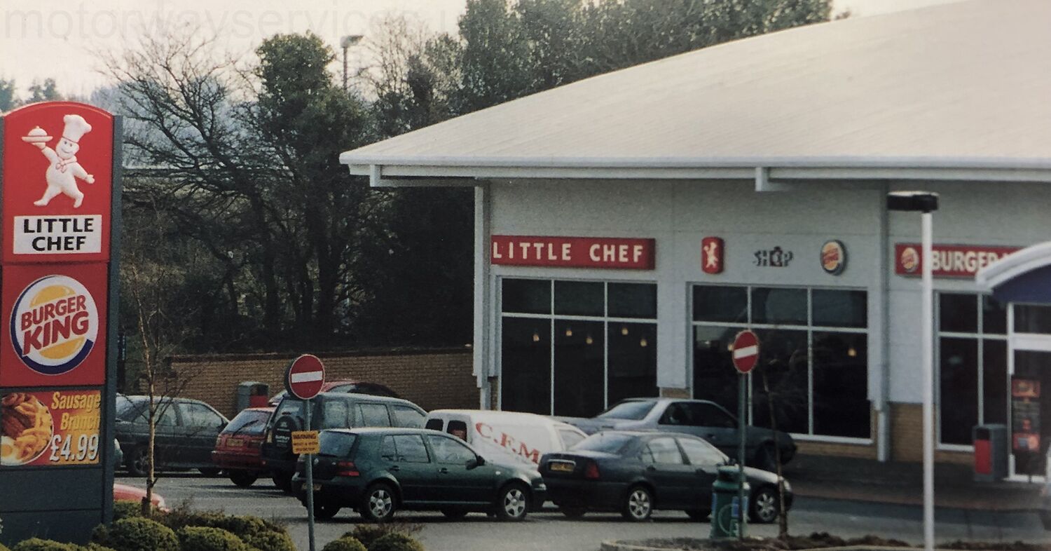 Photo: Cardiff Gate Little Chef sign.jpg - Motorway Services Online ...