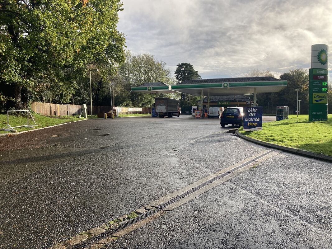 Handcross services - Motorway Services, Handcross | service station info