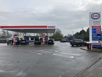 Services on the A40 - Motorway Services Online: A40 motorway service ...