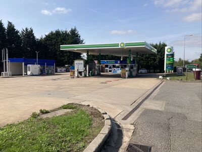 Services on the A5 - Motorway Services, A5 | service station info