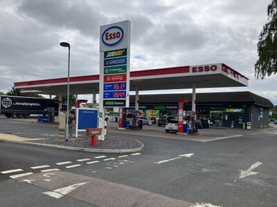 Services on the A40 - Motorway Services Online: A40 motorway service ...